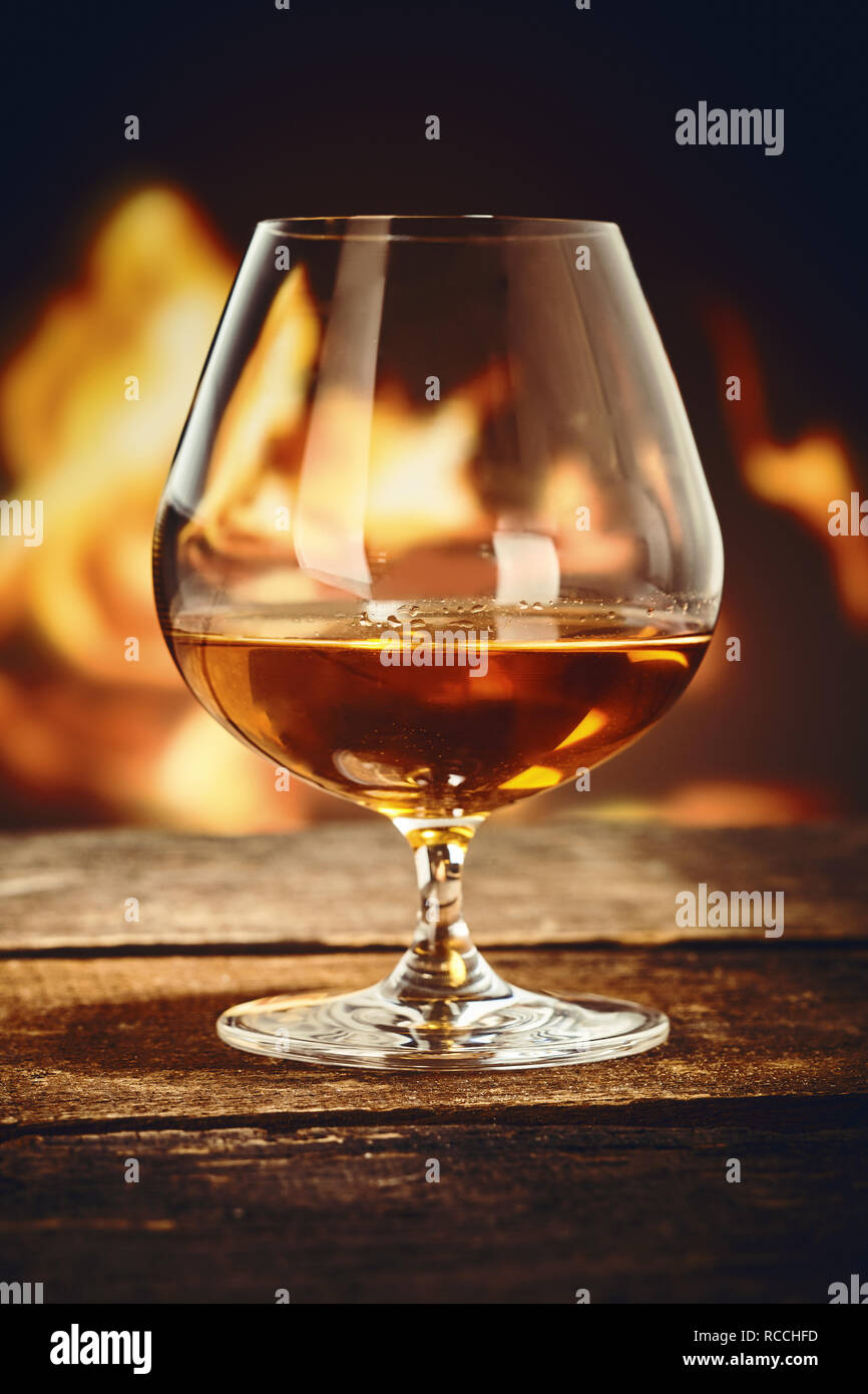 Rustic pub fireplace hi-res stock photography and images - Alamy