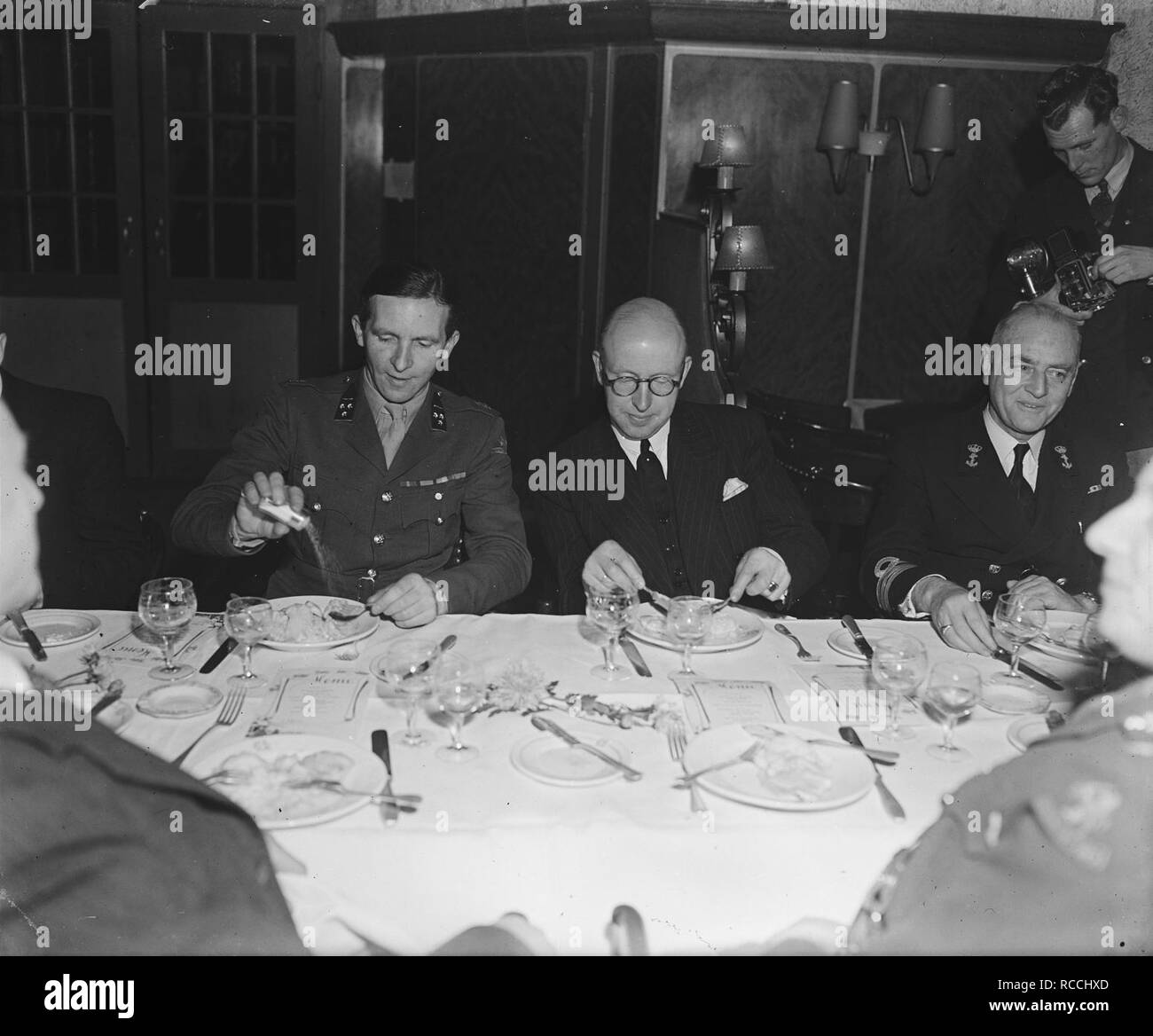 Militair gezag hi-res stock photography and images - Alamy