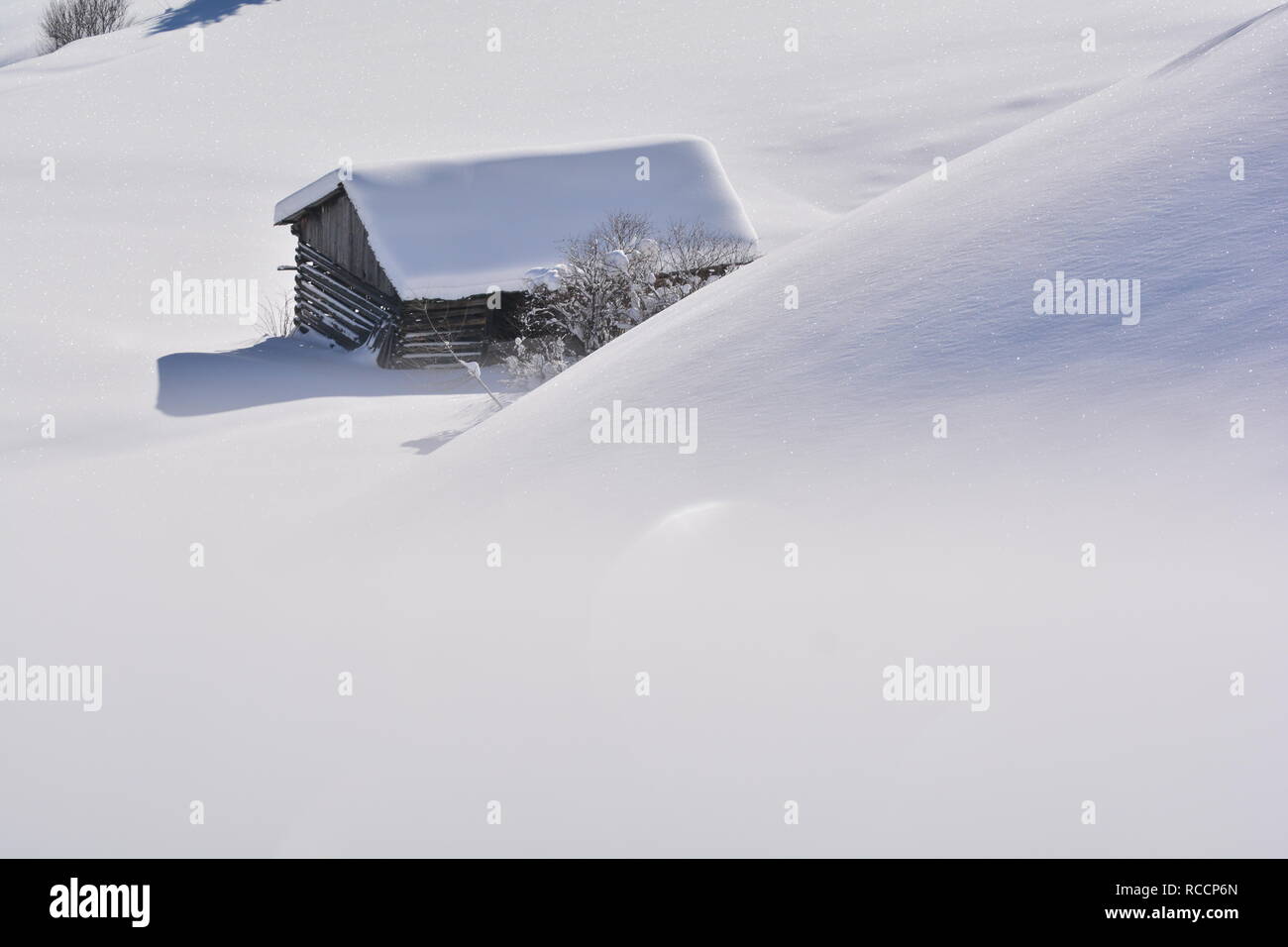 Wood cabin in deep snow. Winter in the Austrian Alps Stock Photo - Alamy