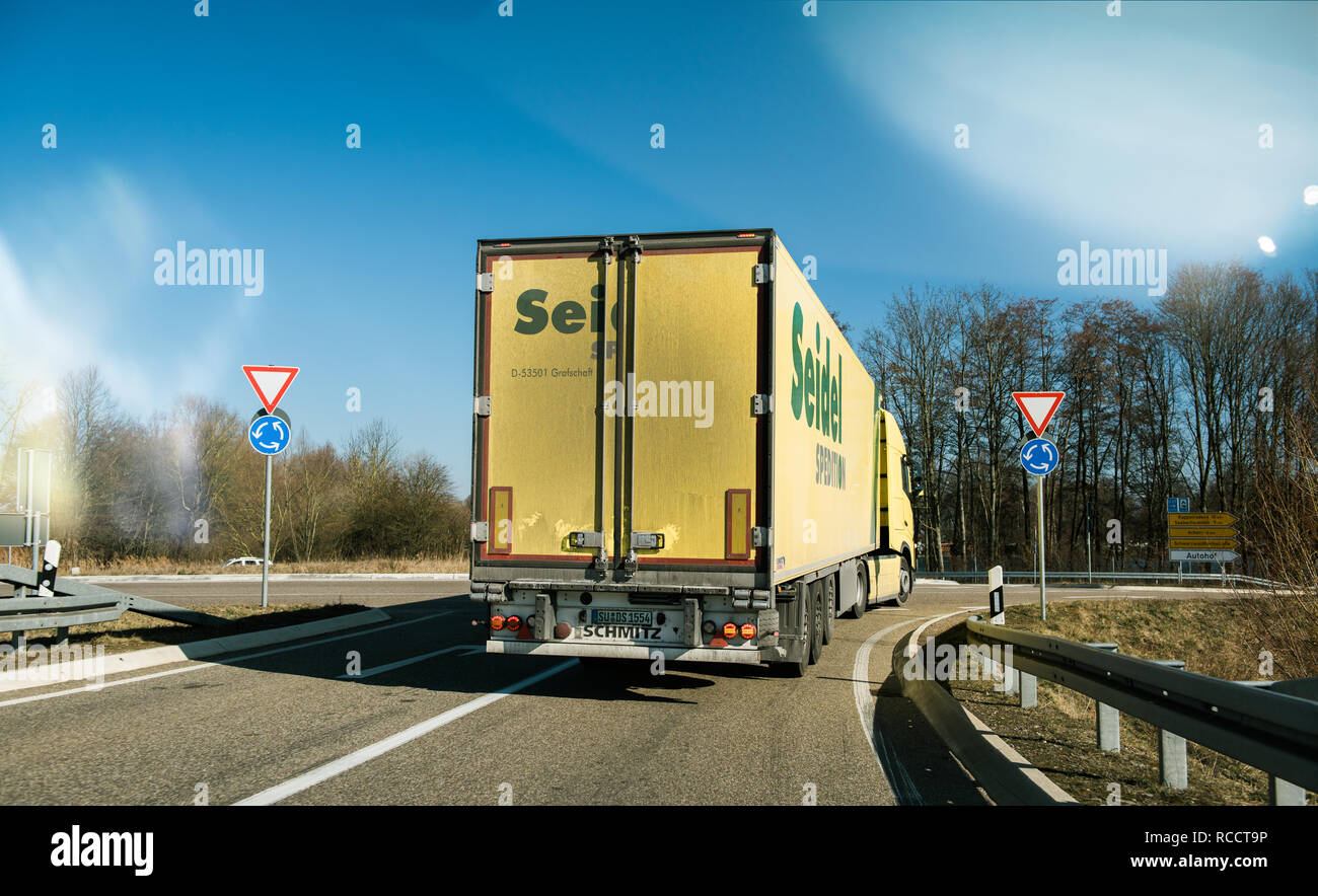 Entering roundabout hi-res stock photography and images - Alamy