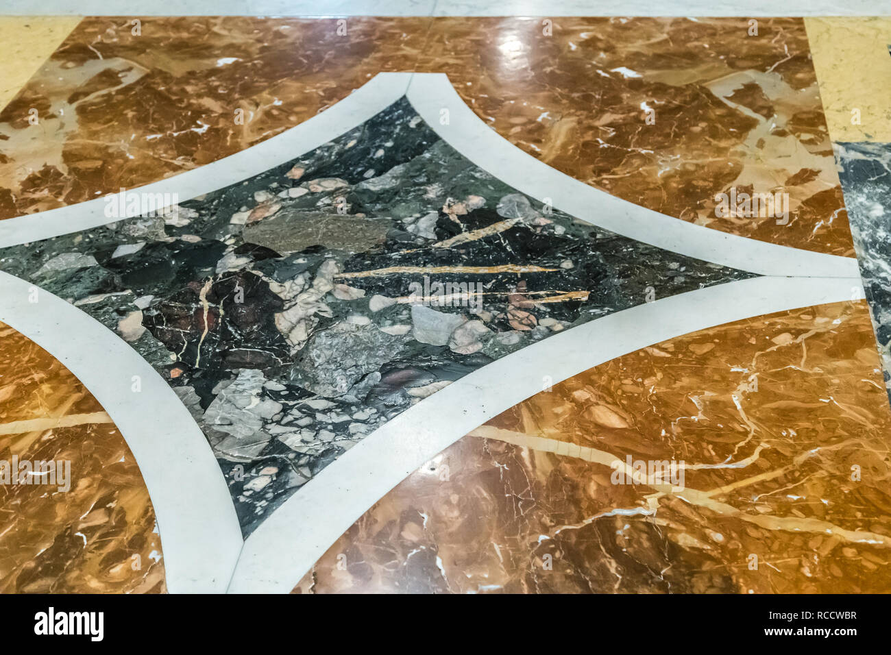 Black marble inlays hi-res stock photography and images - Alamy