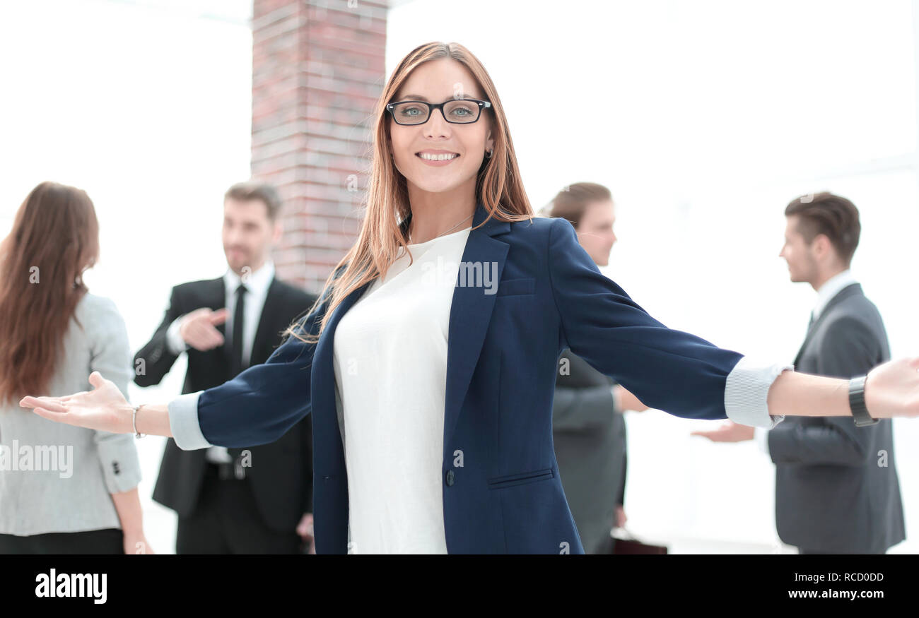 Man greeting woman with open arms hi-res stock photography and images ...