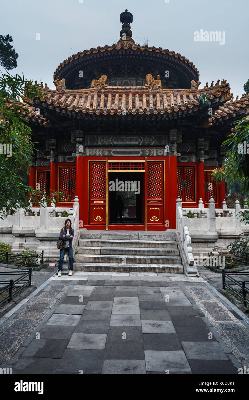Ancient chinese art in temples hi-res stock photography and images - Alamy