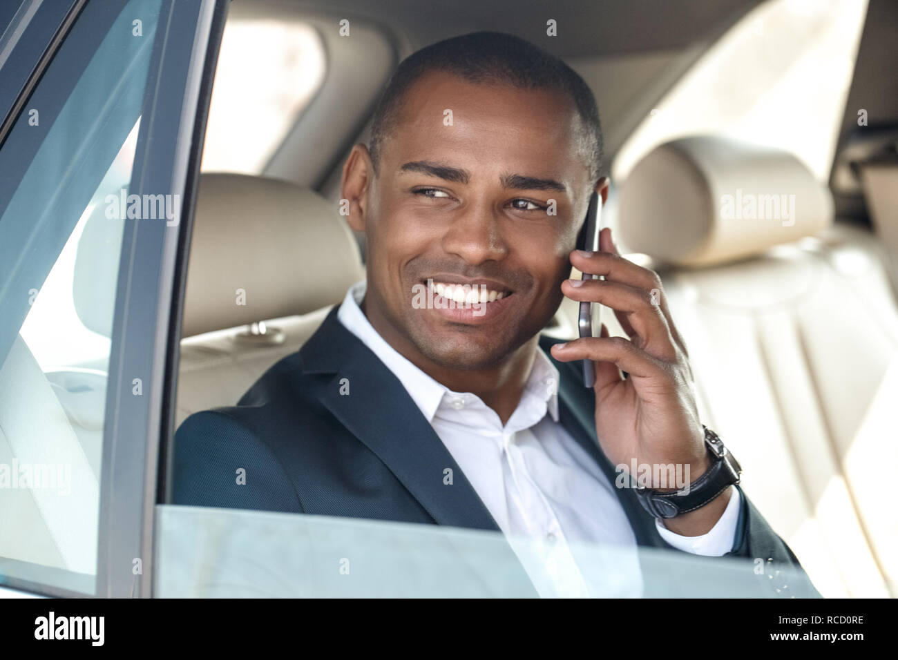 Answering call in car hi-res stock photography and images - Alamy