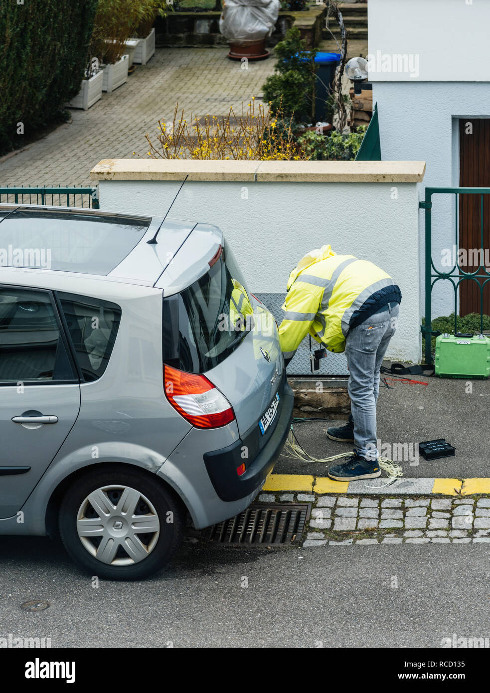 Manhole networking hi-res stock photography and images - Alamy