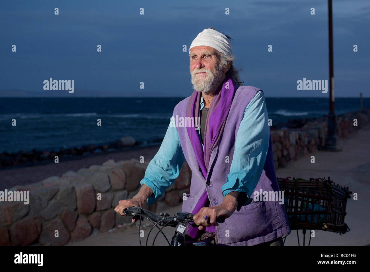 Aging hippie hi-res stock photography and images - Alamy