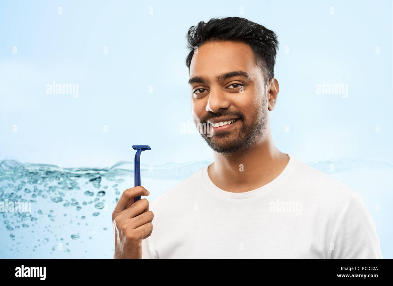 indian man shaving beard with razor blade Stock Photo - Alamy