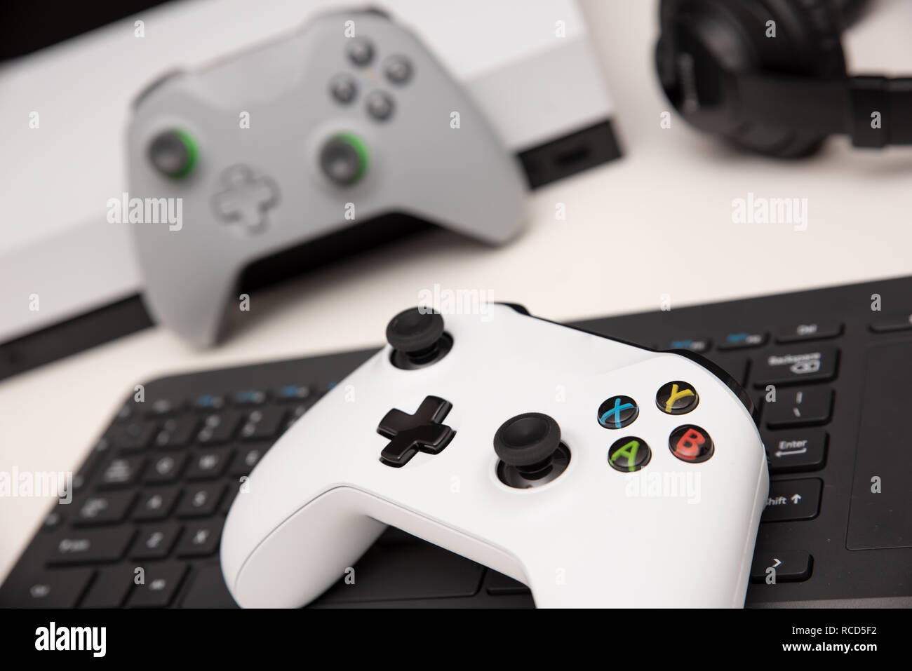 Gaming console hi-res stock photography and images - Alamy