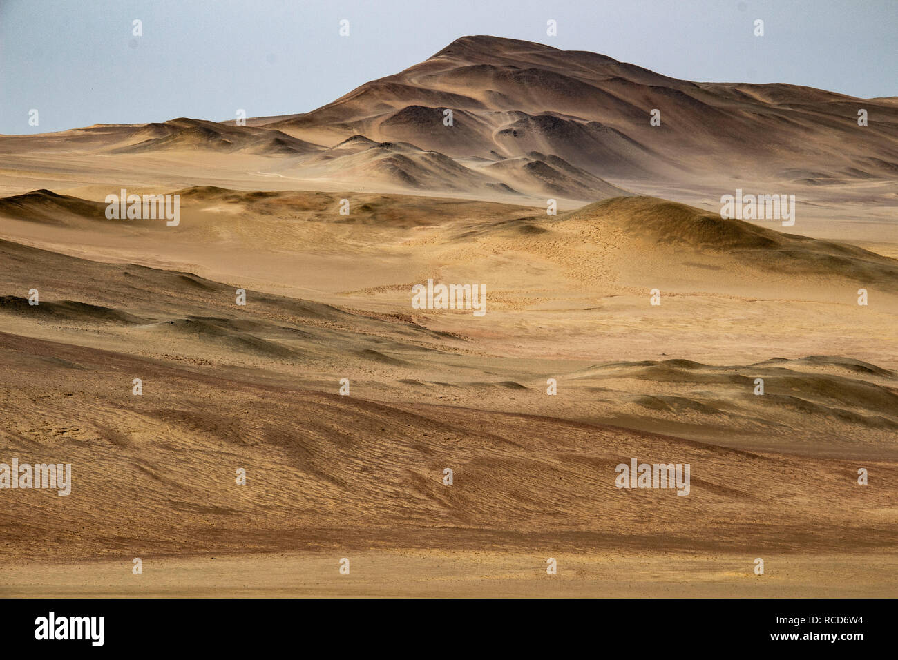 Exploring the dunes of Reserva Natural Paracas desert, Perù Stock Photo ...
