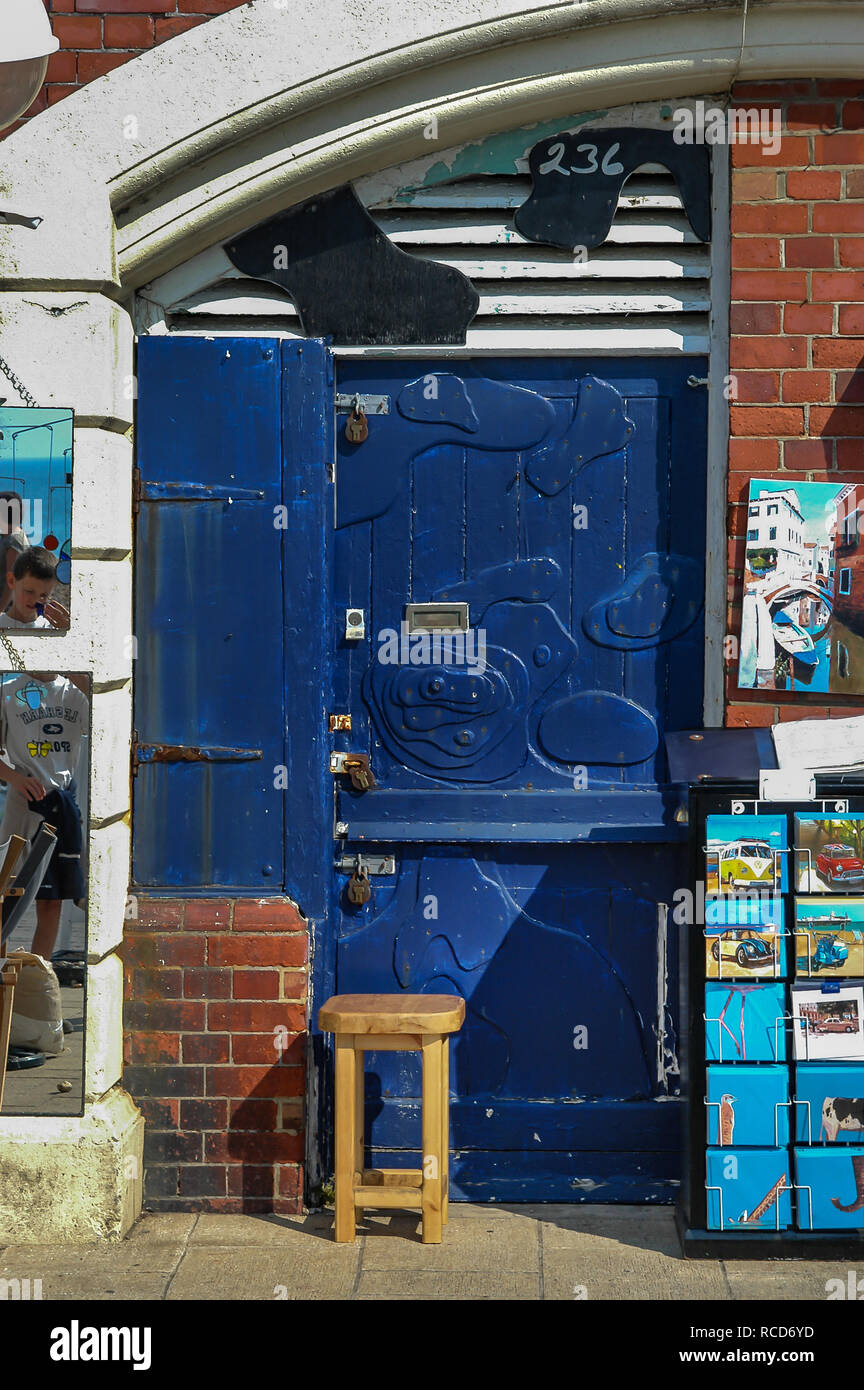 Brighton seafront archway Quirky colourful door Stock Photo - Alamy