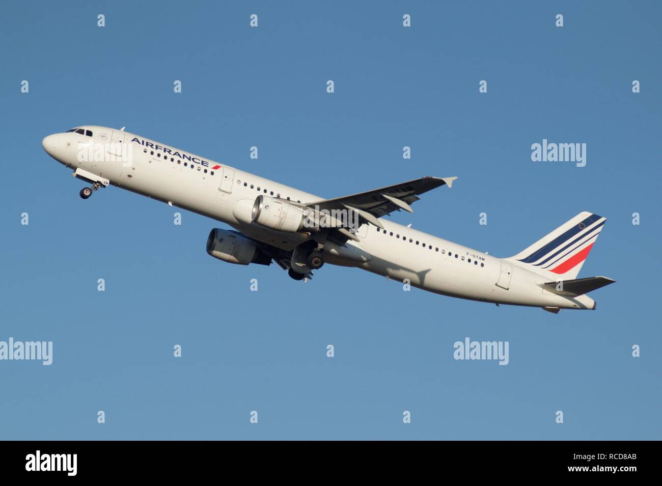 Airbus a321 air france hi-res stock photography and images - Alamy