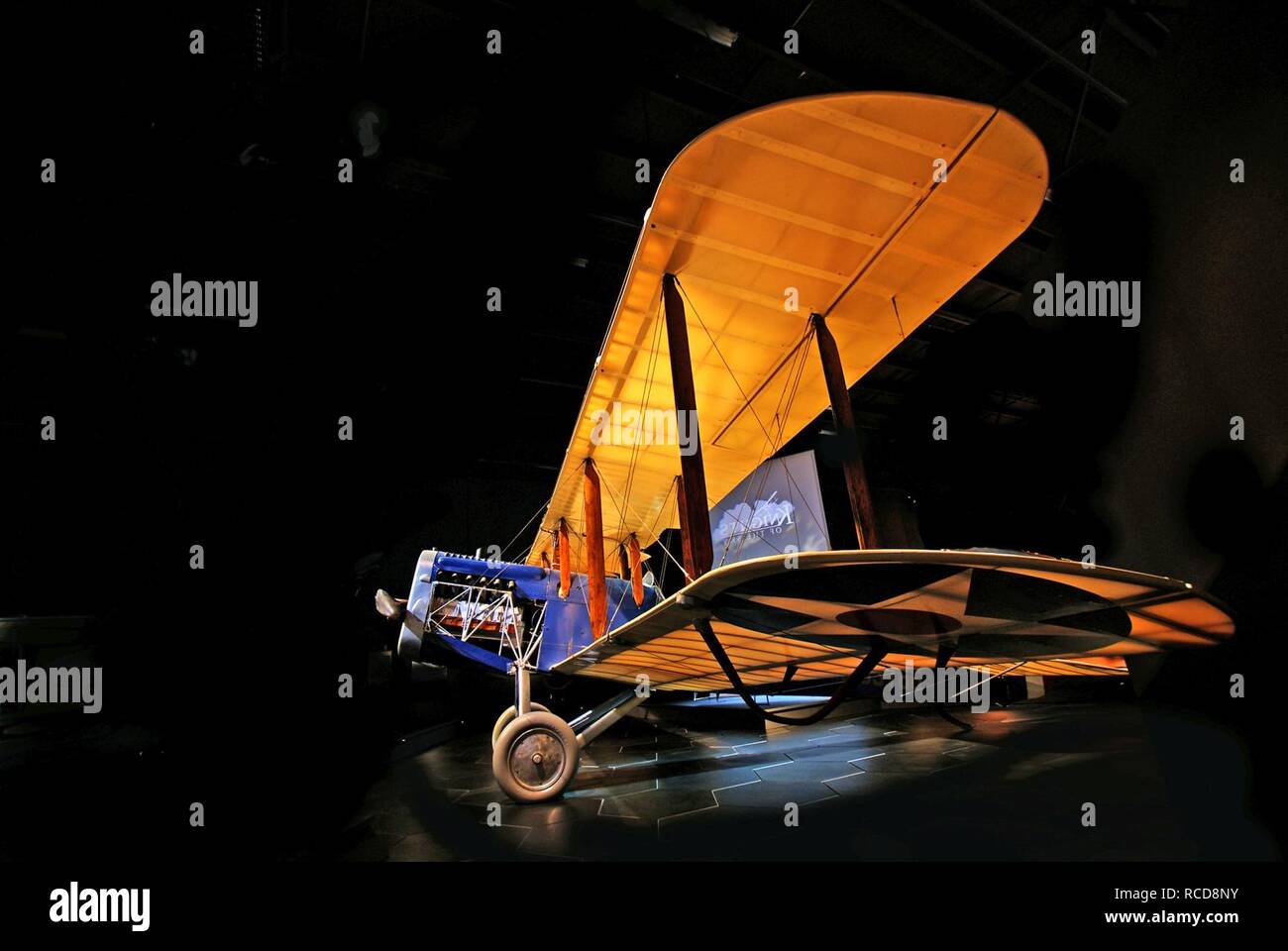 Dh 4 hi-res stock photography and images - Alamy
