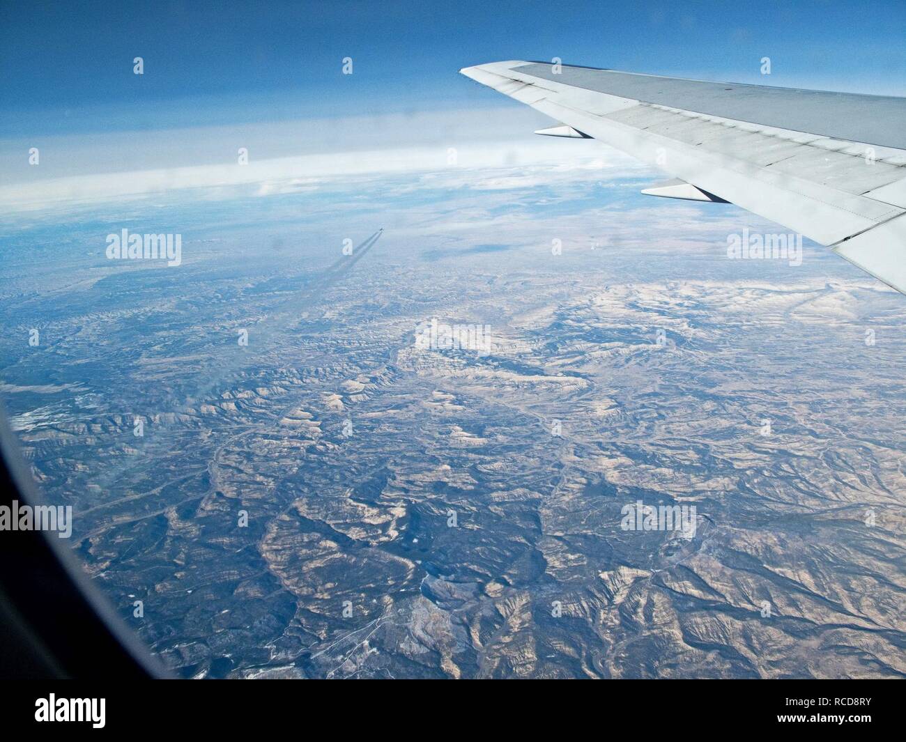 Aircraft crossing paths Stock Photo - Alamy