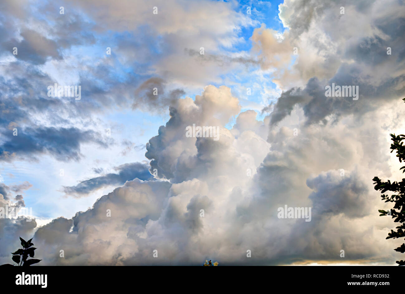 Hdr clouds hi-res stock photography and images - Alamy
