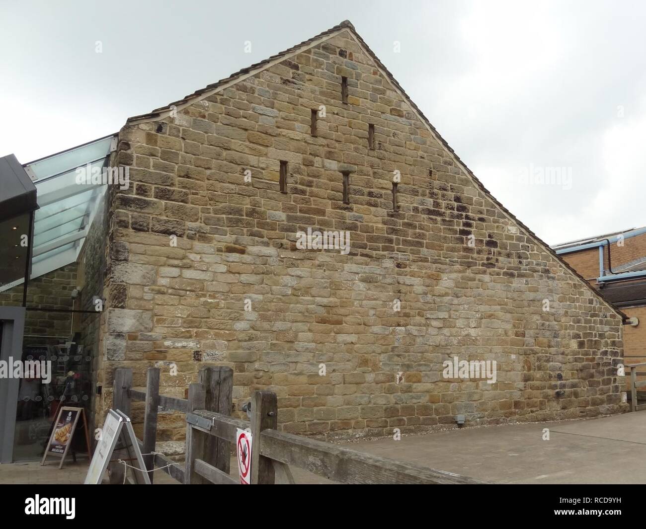 Aisled barn hi-res stock photography and images - Alamy