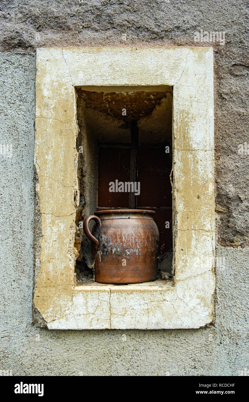 Cooking pot on window ledge hi-res stock photography and images - Alamy