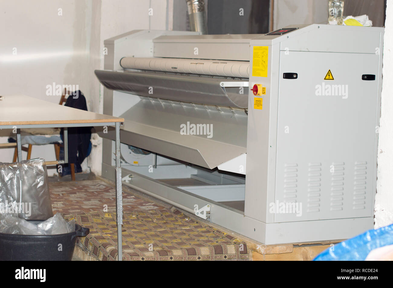 Laundry press machine hi-res stock photography and images - Alamy