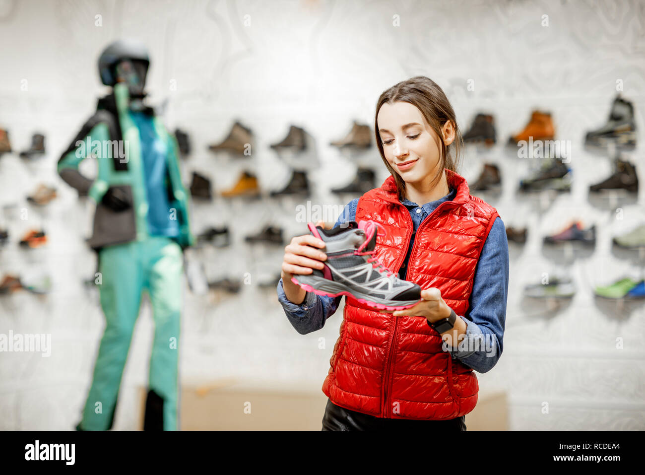 Woman choosing shoes in shoe store hi-res stock photography and images ...