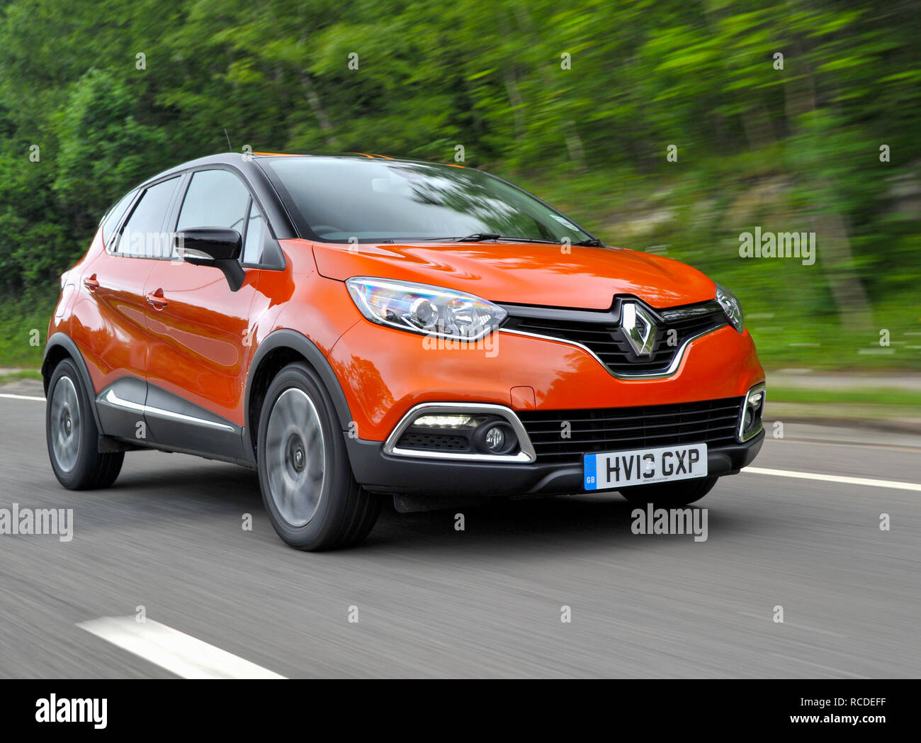 Tracking suv hi-res stock photography and images - Alamy