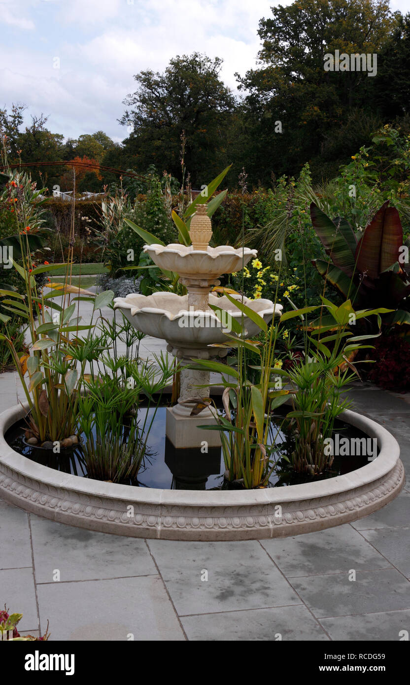 Rhs wisley garden centre hi-res stock photography and images - Alamy