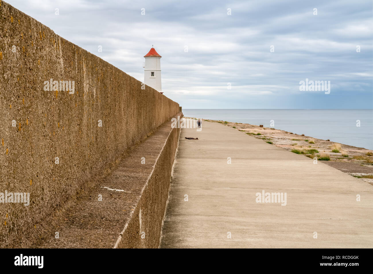 Berwick pier lighthouse hi-res stock photography and images - Alamy