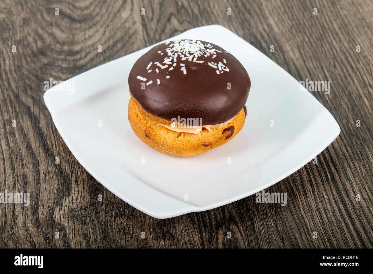 Bouchee cake chocolate hi-res stock photography and images - Alamy