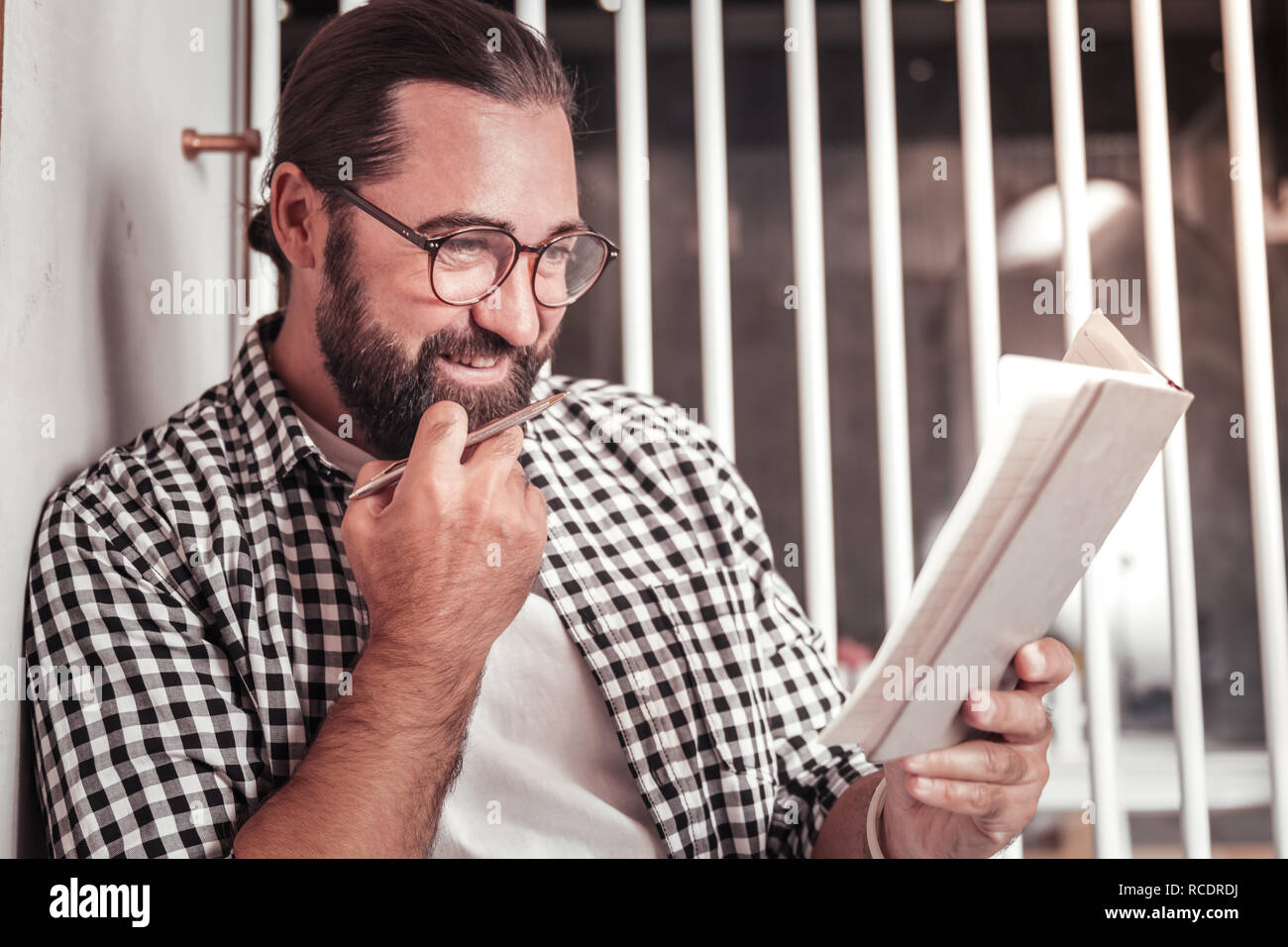 Man writing notes on call hi-res stock photography and images - Alamy