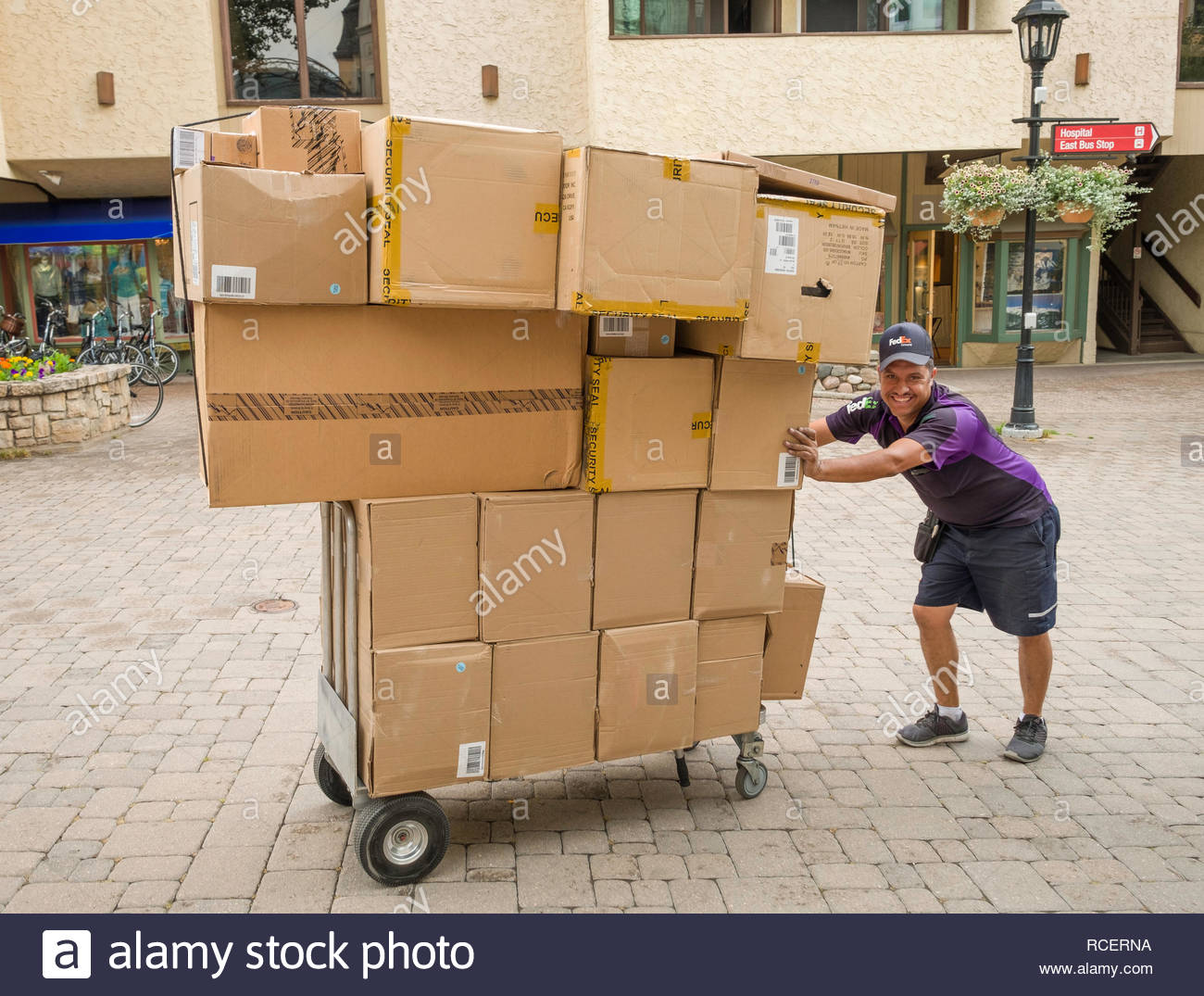 Fedex Logistics High Resolution Stock Photography and Images - Alamy