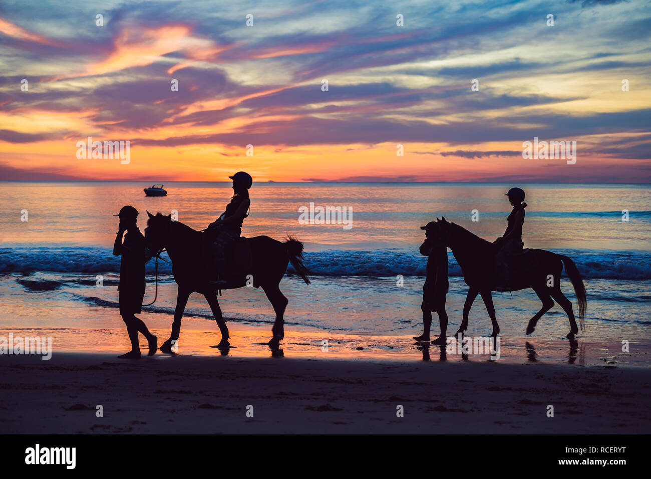 Couple riding horseback sunset hi-res stock photography and images - Alamy