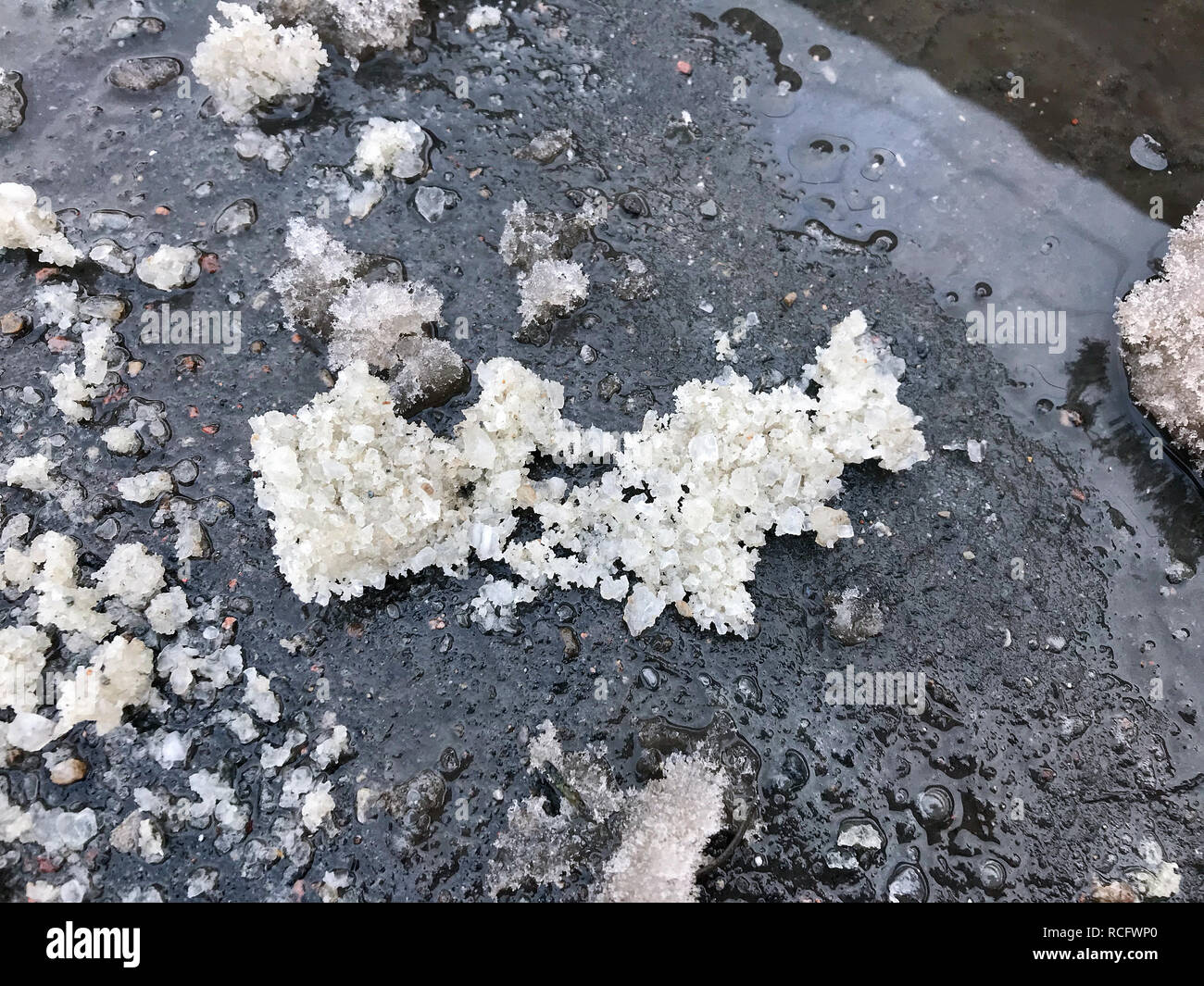 Salt on pavement hi-res stock photography and images - Alamy