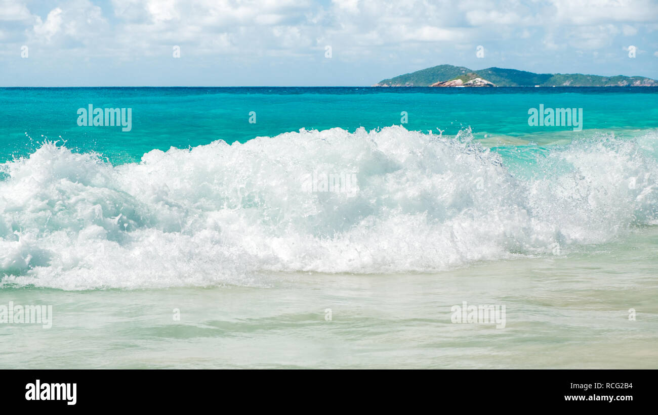 Beautiful tropical sea hi-res stock photography and images - Alamy