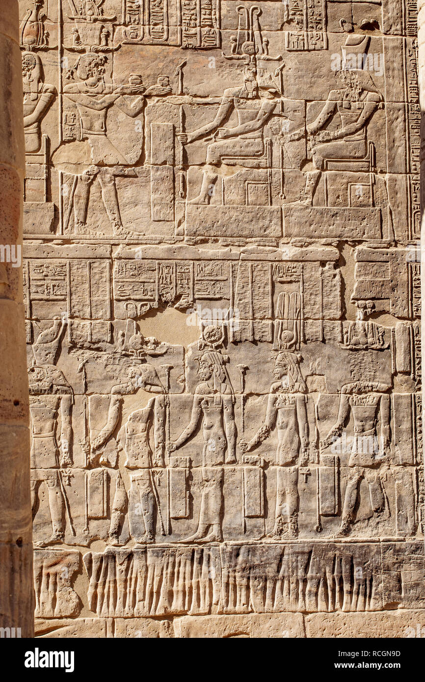 Hieroglyphics carved hi-res stock photography and images - Alamy