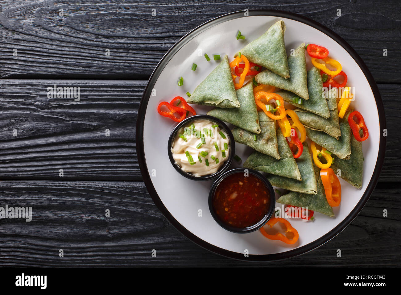 Samosa green background hi-res stock photography and images - Alamy