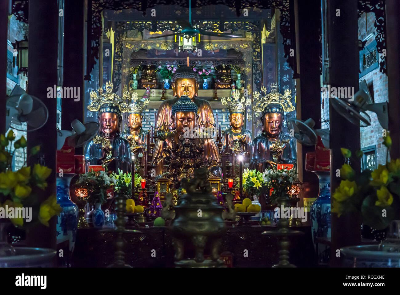 Altar in Chua Ba Da Pagoda, Hanoi, Vietnam Stock Photo - Alamy