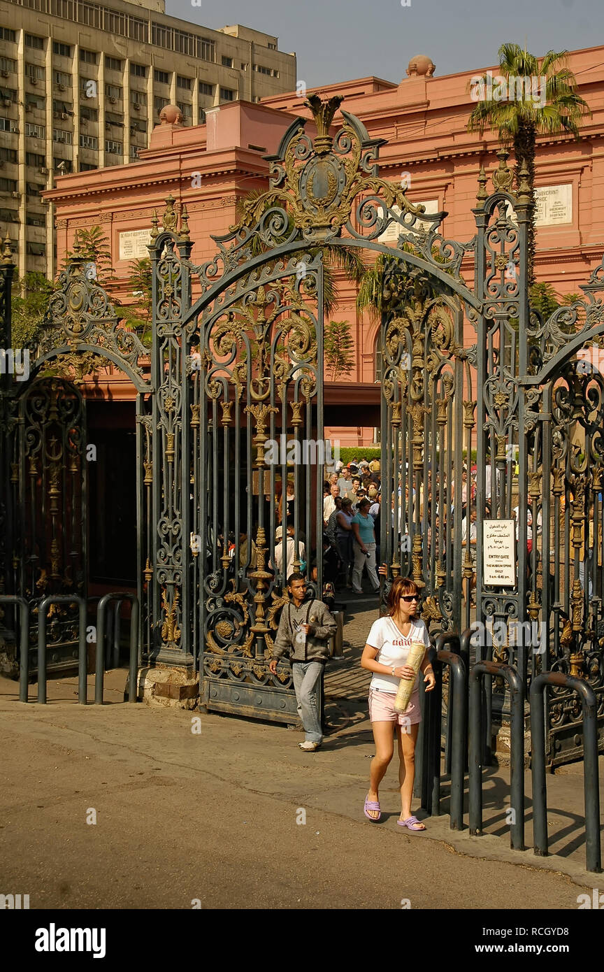 Medieval gate cairo egypt hi-res stock photography and images - Alamy