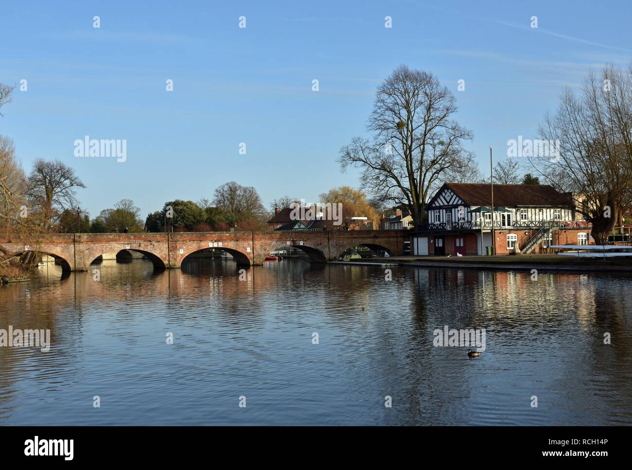 Clopton Bridge, River Avon and Rowing Club, Stratford Upon Avon ...