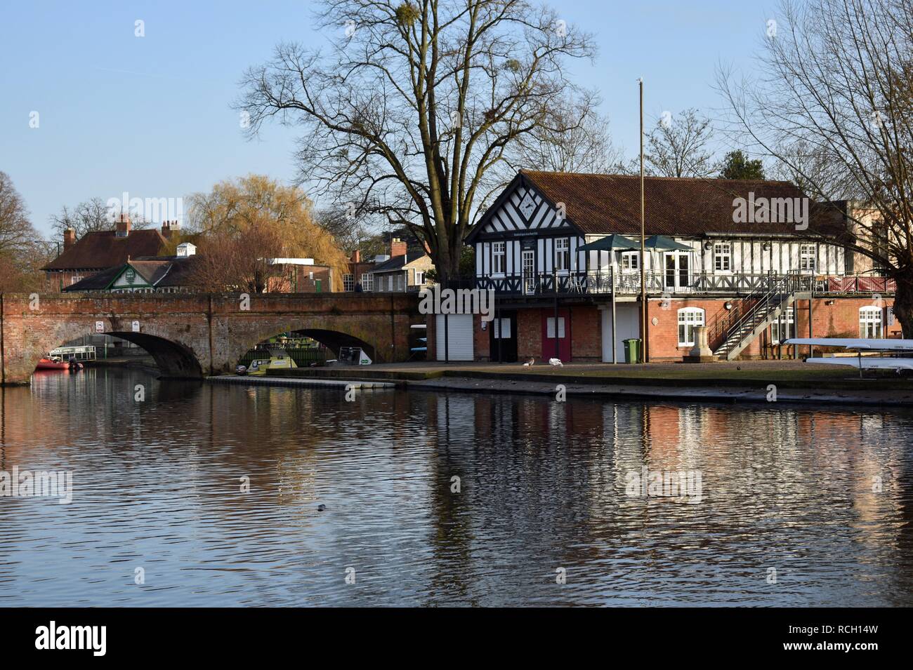 Clopton Bridge, River Avon and Rowing Club, Stratford Upon Avon ...