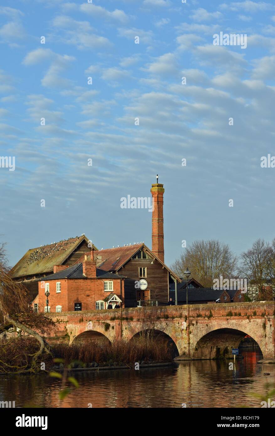 Cox's Yard, Clopton Bridge & River Avon, Stratford Upon Avon ...
