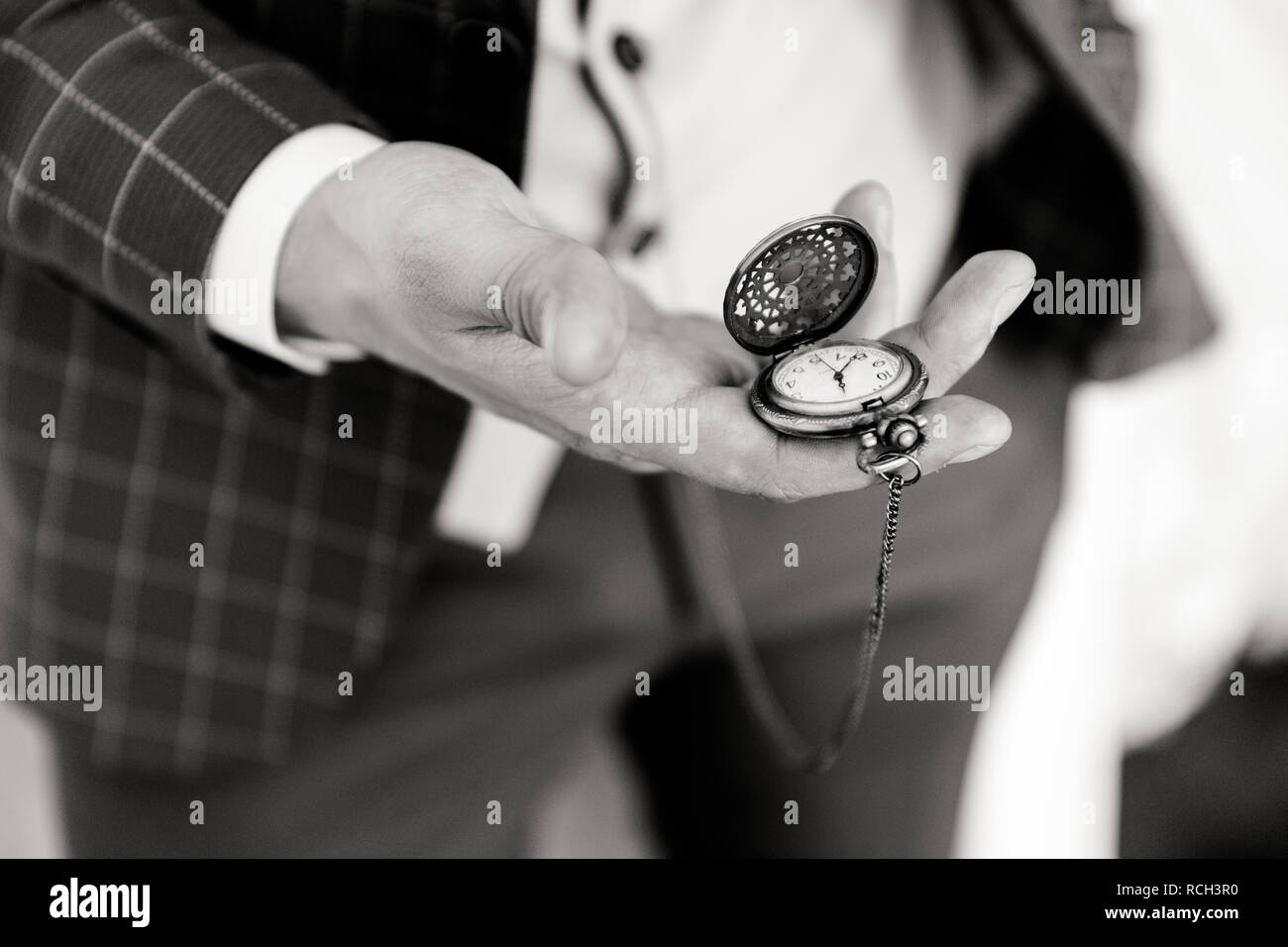 Old fashioned stopwatch hi-res stock photography and images - Alamy