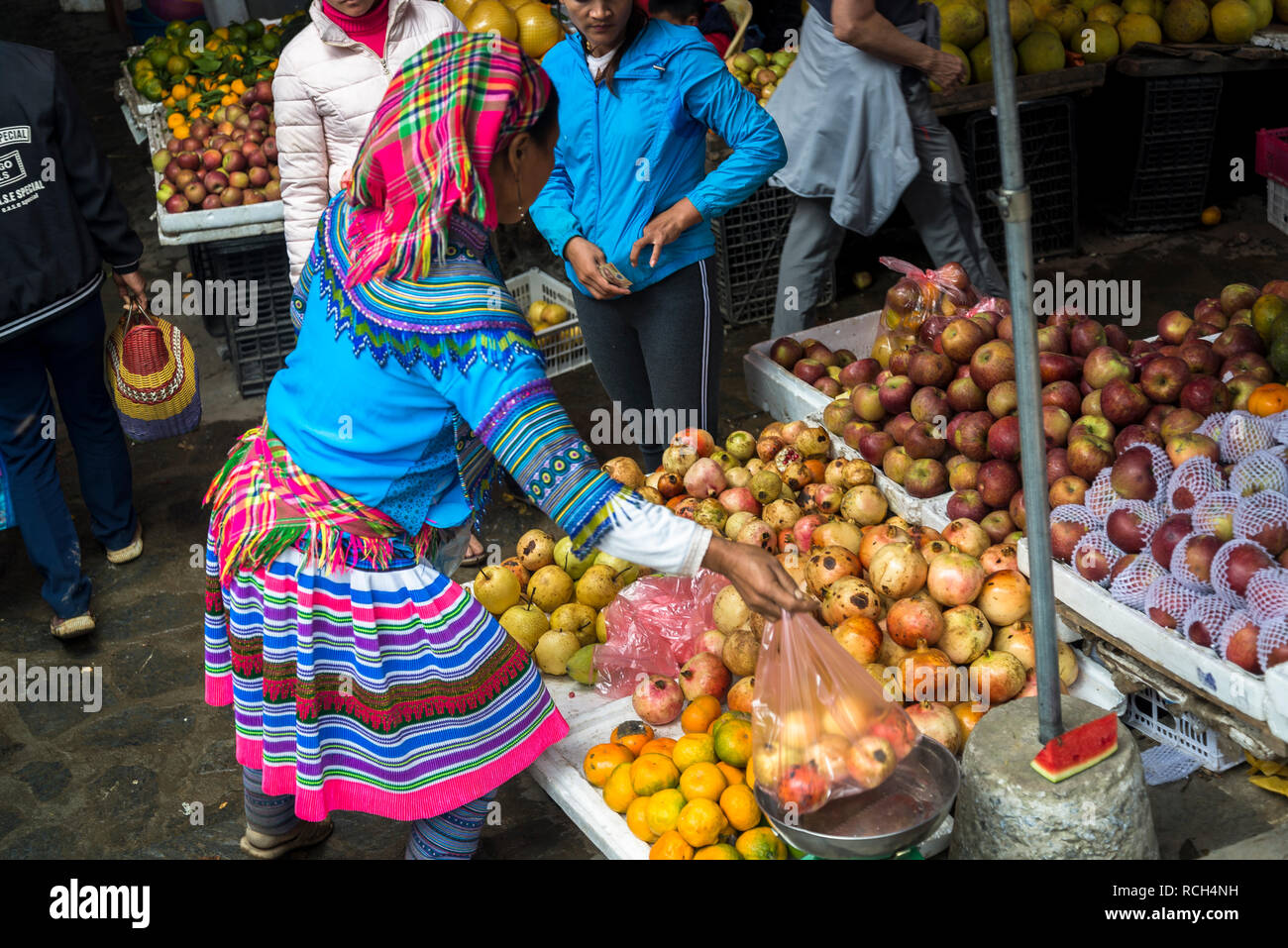 Vegetable market at Colourful Bac Ha Sunday Market in the Flower Hmong ...