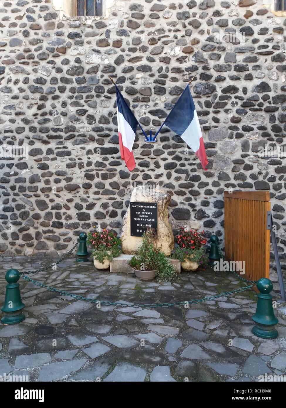 Alba-la-Romaine - Monument aux morts Stock Photo - Alamy