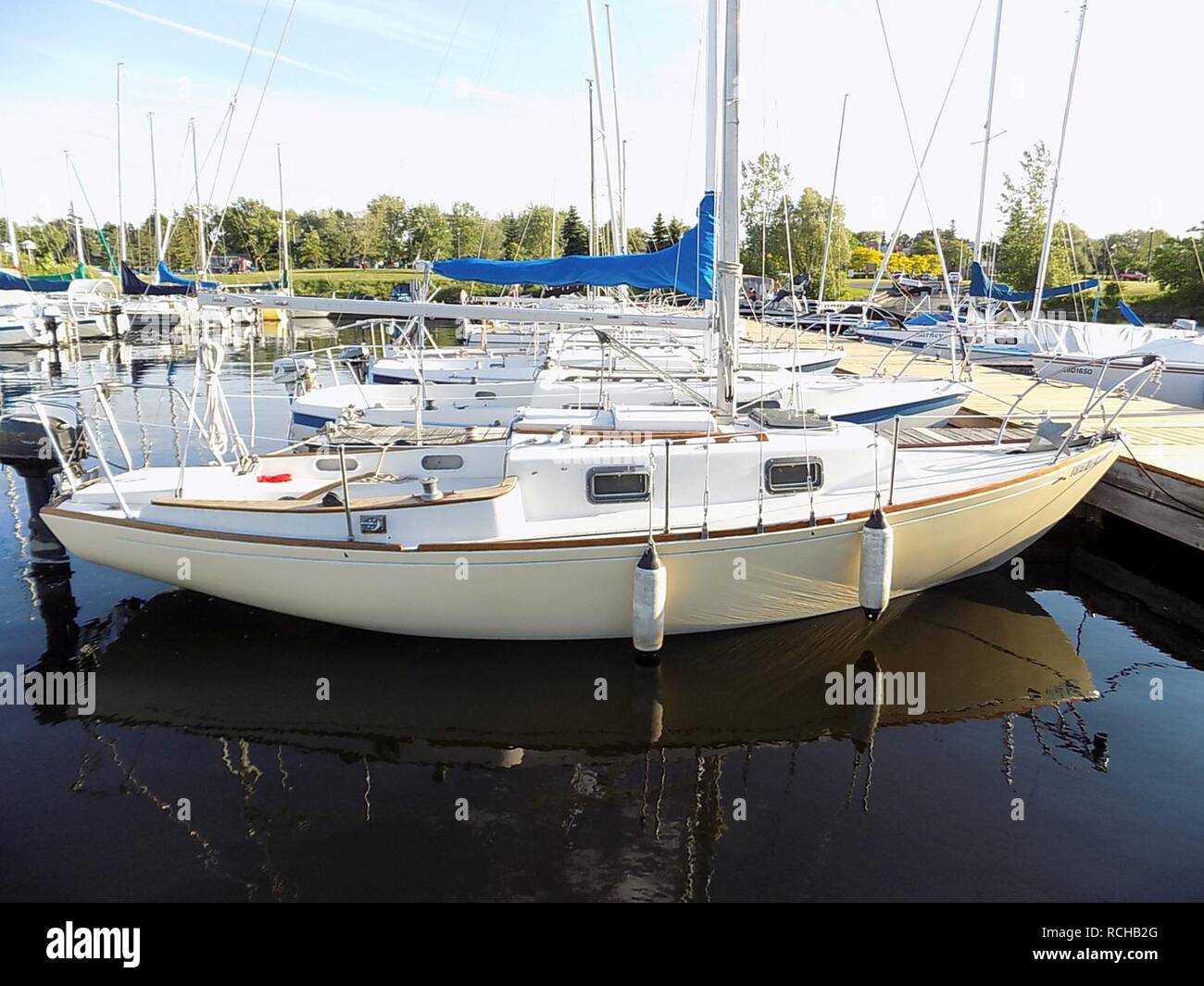 Alberg 22 sailboat Anoka II 2846 Stock Photo - Alamy