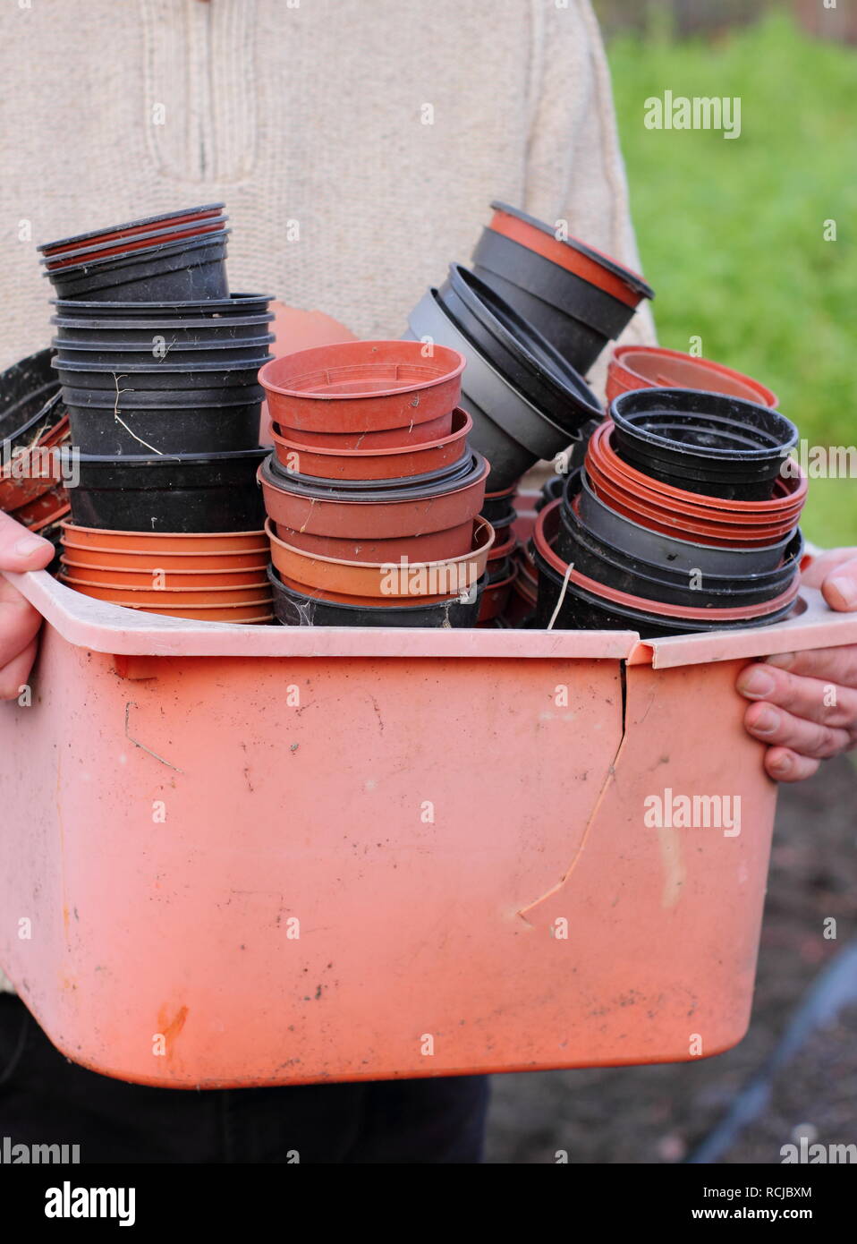 Empty plant pots hi-res stock photography and images - Alamy