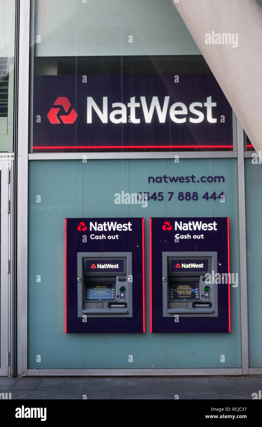 Natwest atm hi-res stock photography and images - Alamy