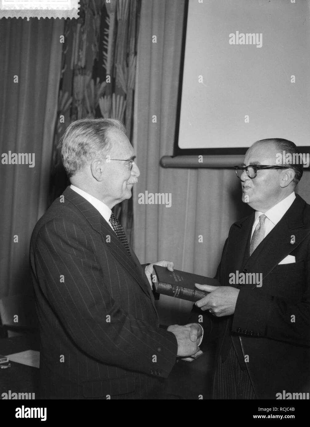 Dr drees hi-res stock photography and images - Alamy