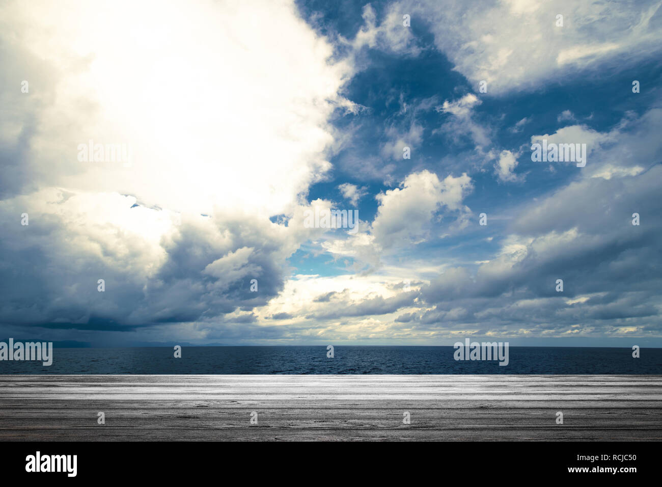 Dark ocean waves clouds hi-res stock photography and images - Alamy