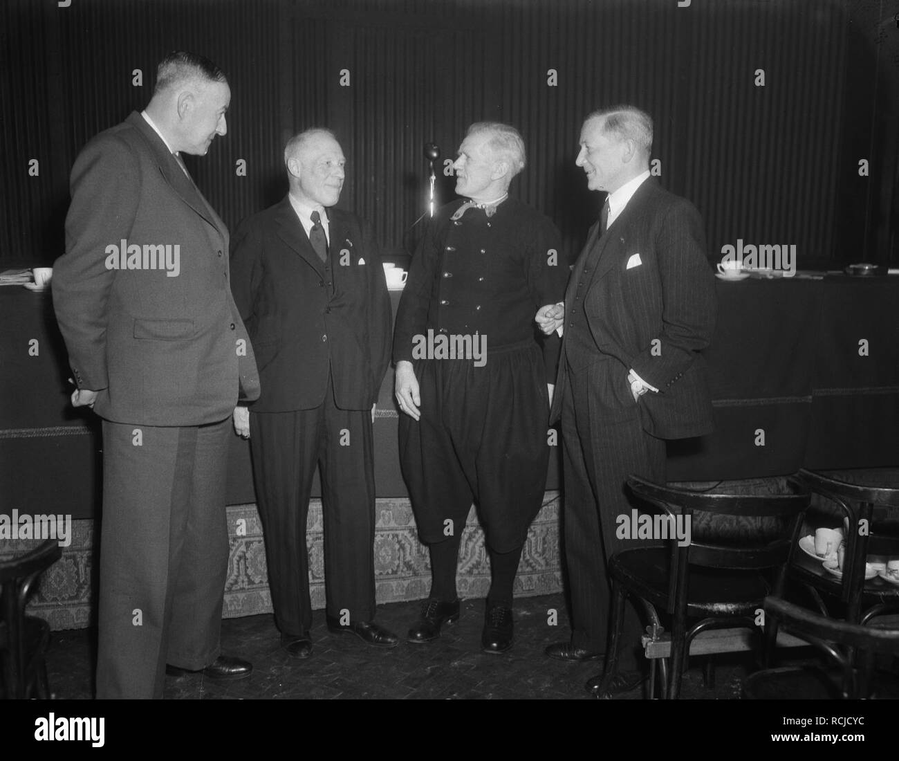 Algemene vergadering hi-res stock photography and images - Alamy