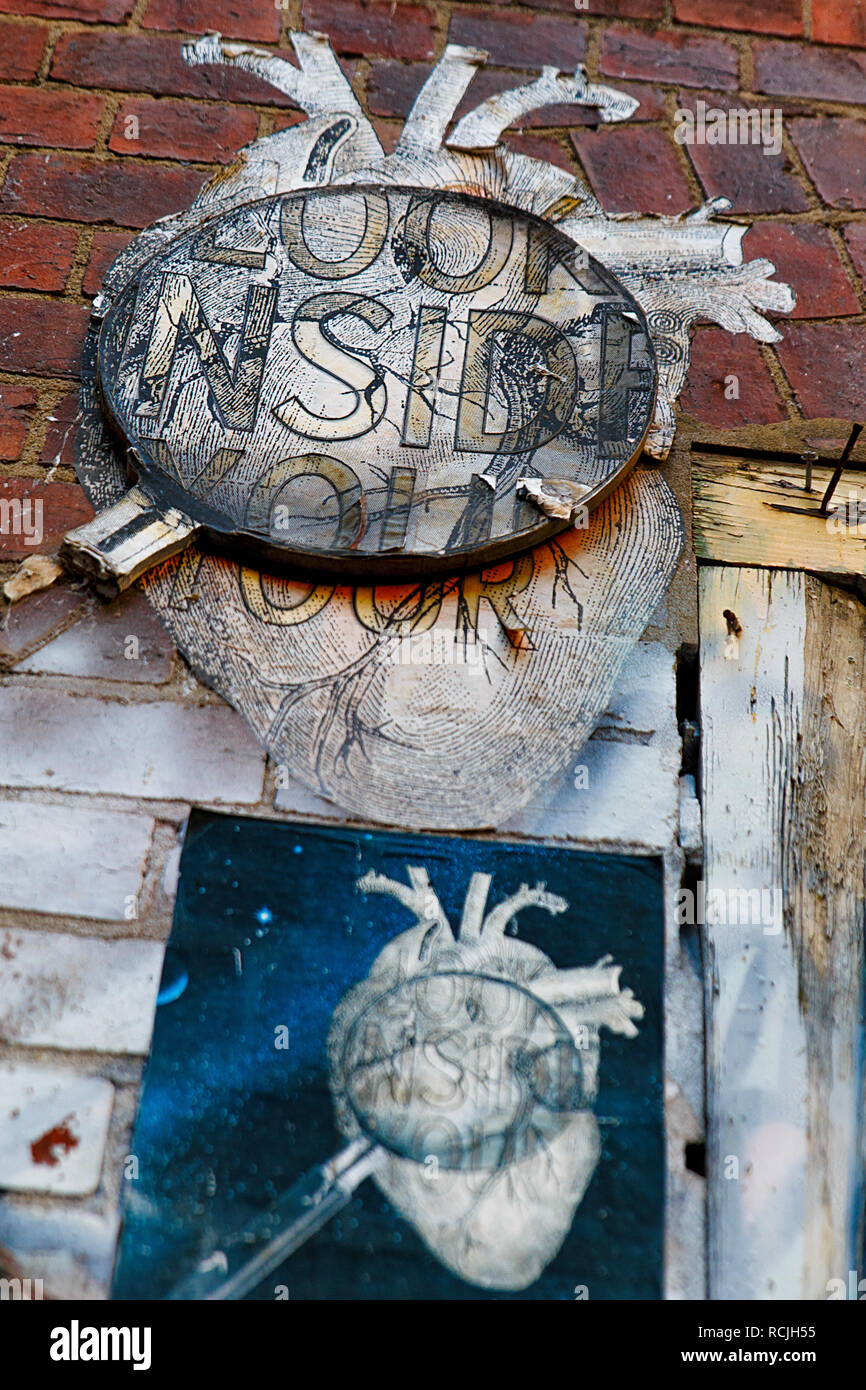 look inside your heart, graffiti-fitzroy Stock Photo - Alamy