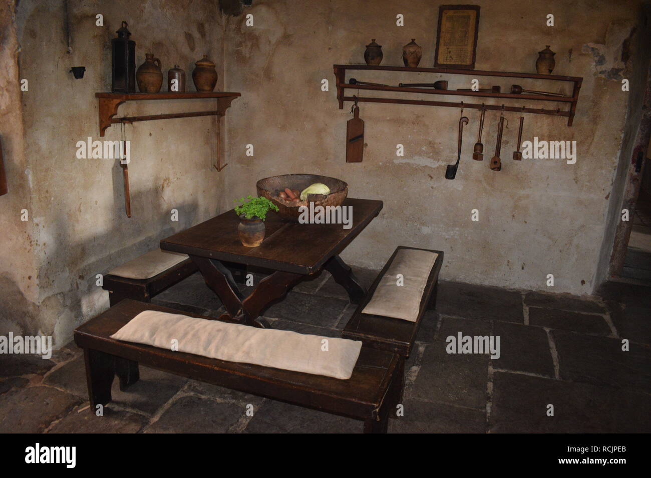 Medieval tavern hi-res stock photography and images - Alamy