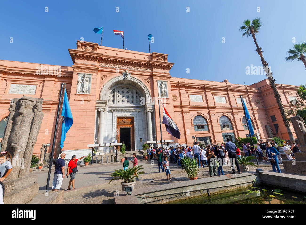 Statue entrance egyptian museum in hi-res stock photography and images ...